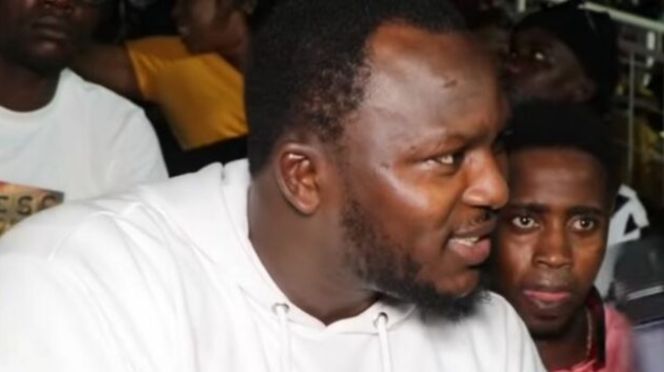 La voiture du célèbre lutteur Modou Lo assiégée : Violence à Dakar ...